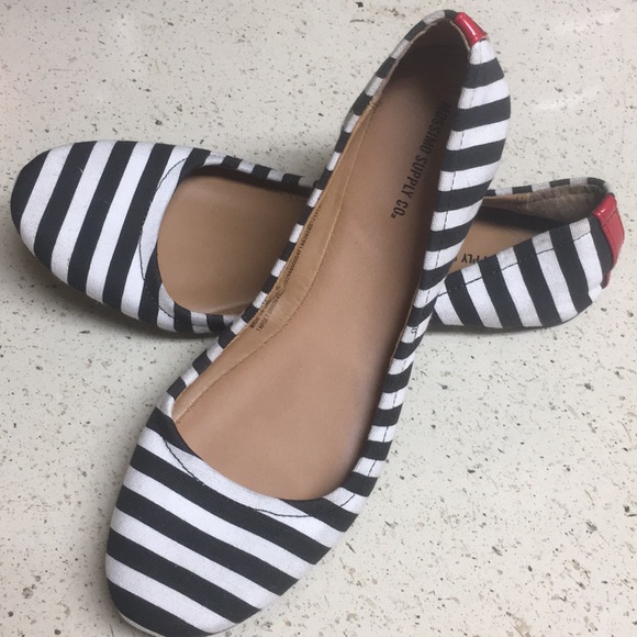 Mossimo Supply Co. | Shoes | Mossimo Supply Co Flats | Poshmark